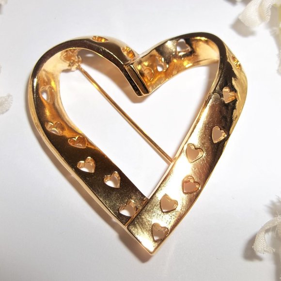 Avon | Jewelry | Vintage Avon True Hearts Brooch Pin Timeless Classic ...